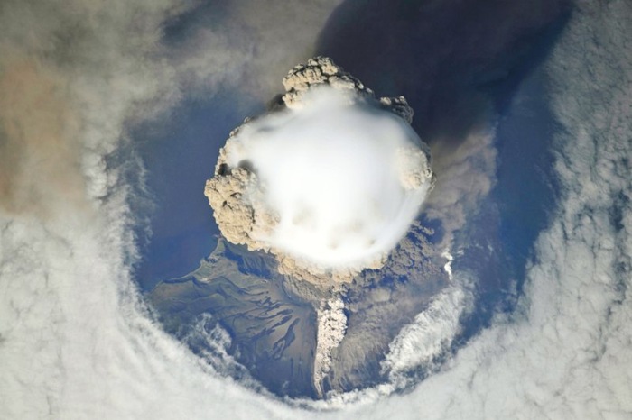 Stunning pictures of volcanic eruptions seen from space | Amusing Planet